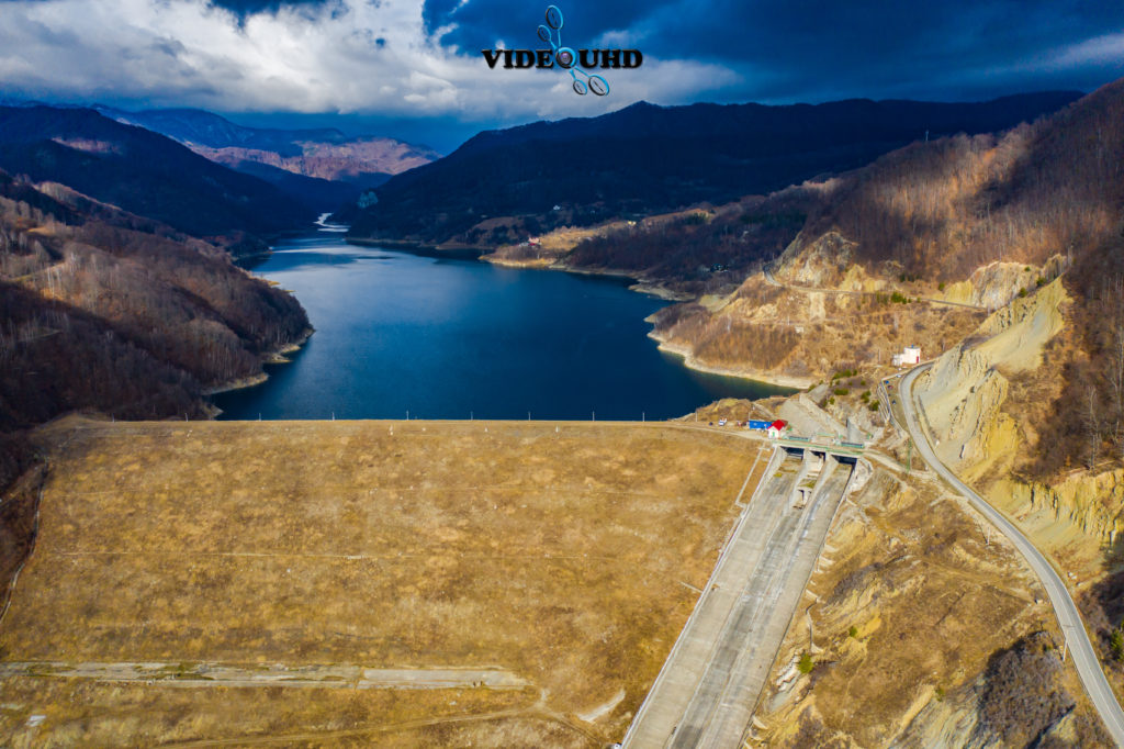 LACUL ȘI BARAJUL SIRIU – al doilea cel mai mare baraj din ROMÂNIA